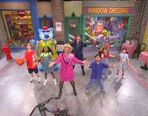 Skinnamarink TV | Giving