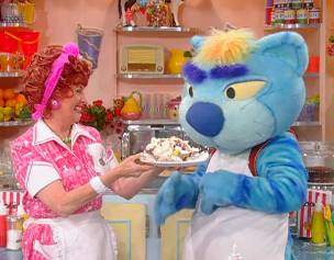 Skinnamarink TV | Giving